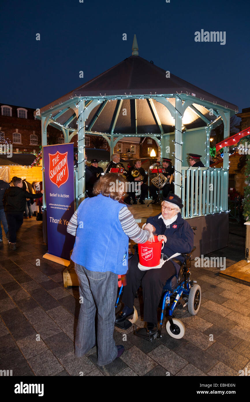 Salisbury christmas market place hi-res stock photography and images ...