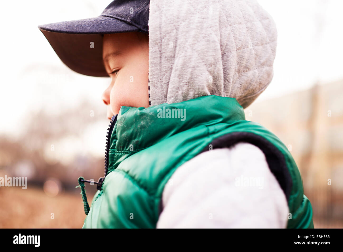 Boy wearing winter clothing Stock Photo - Alamy