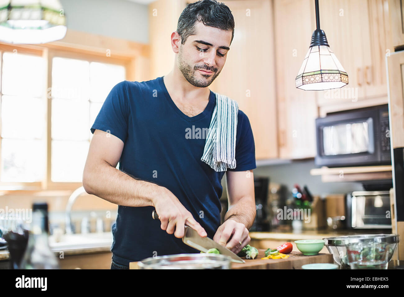 Man stand in kitchen hi-res stock photography and images - Alamy
