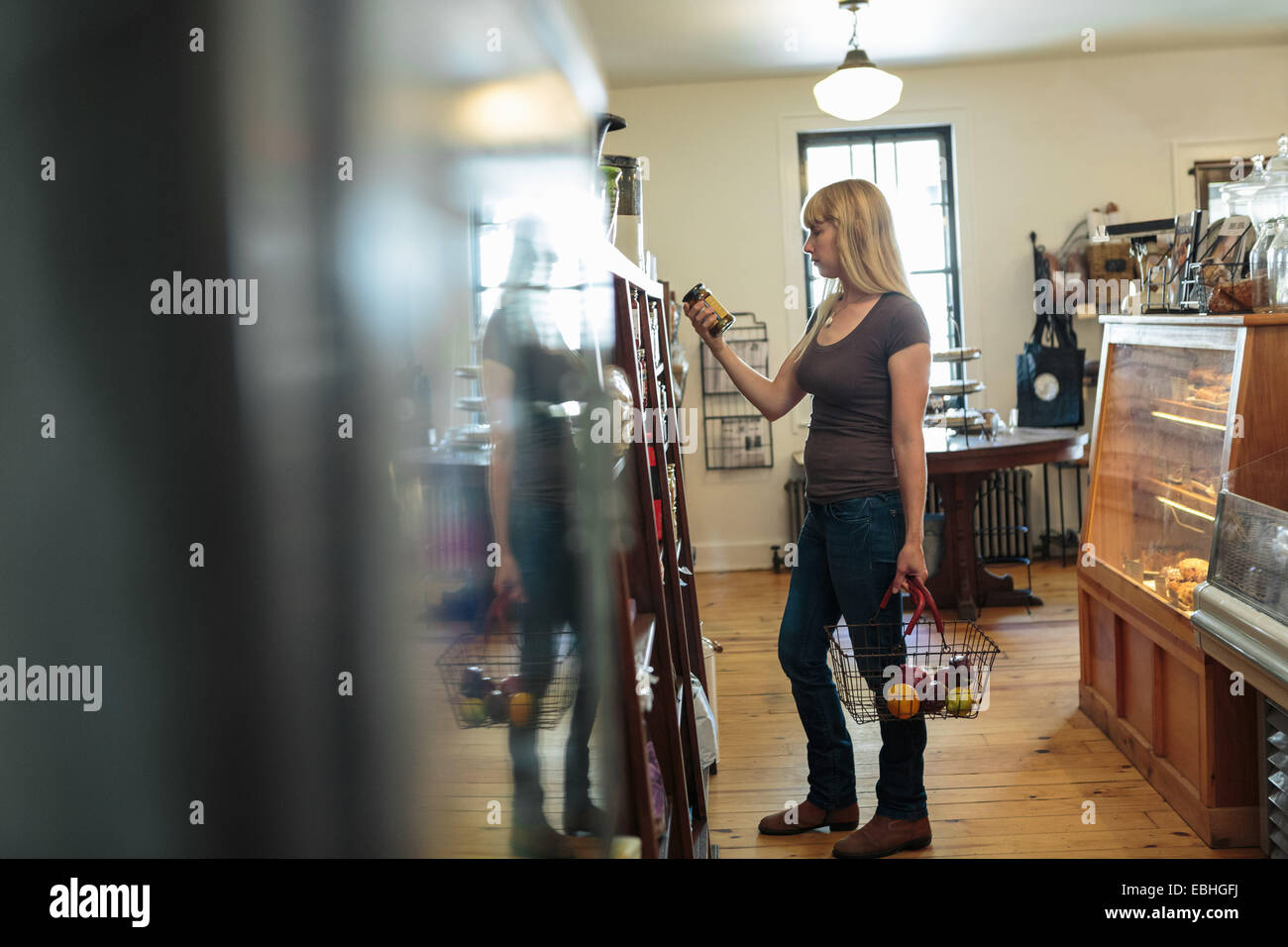 Customer standing looking display hi-res stock photography and images ...