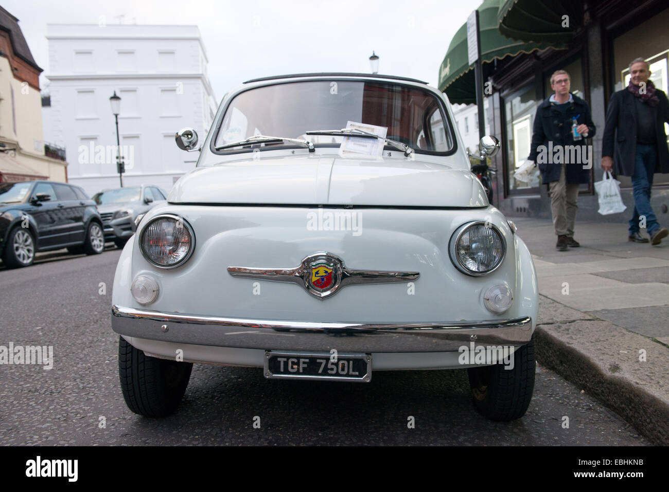 Expensive cars parked by Harrods in West London Stock Photo - Alamy
