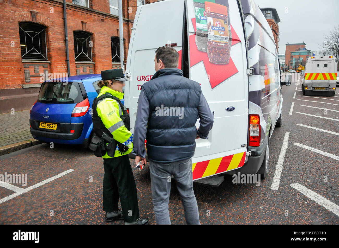 Vehicles stopping hi-res stock photography and images - Alamy