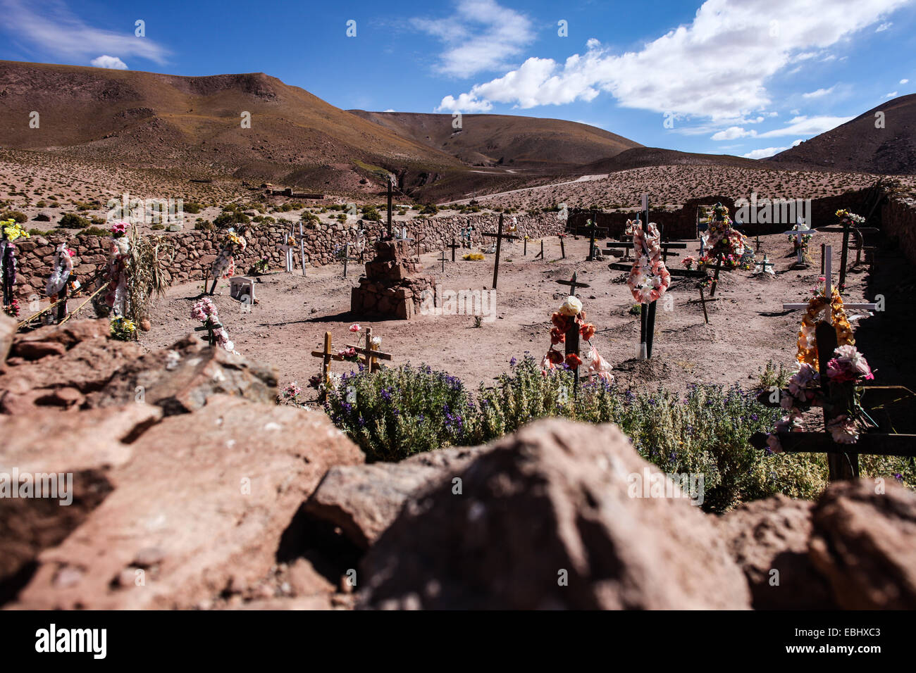 Cemetery in desert hi-res stock photography and images - Alamy