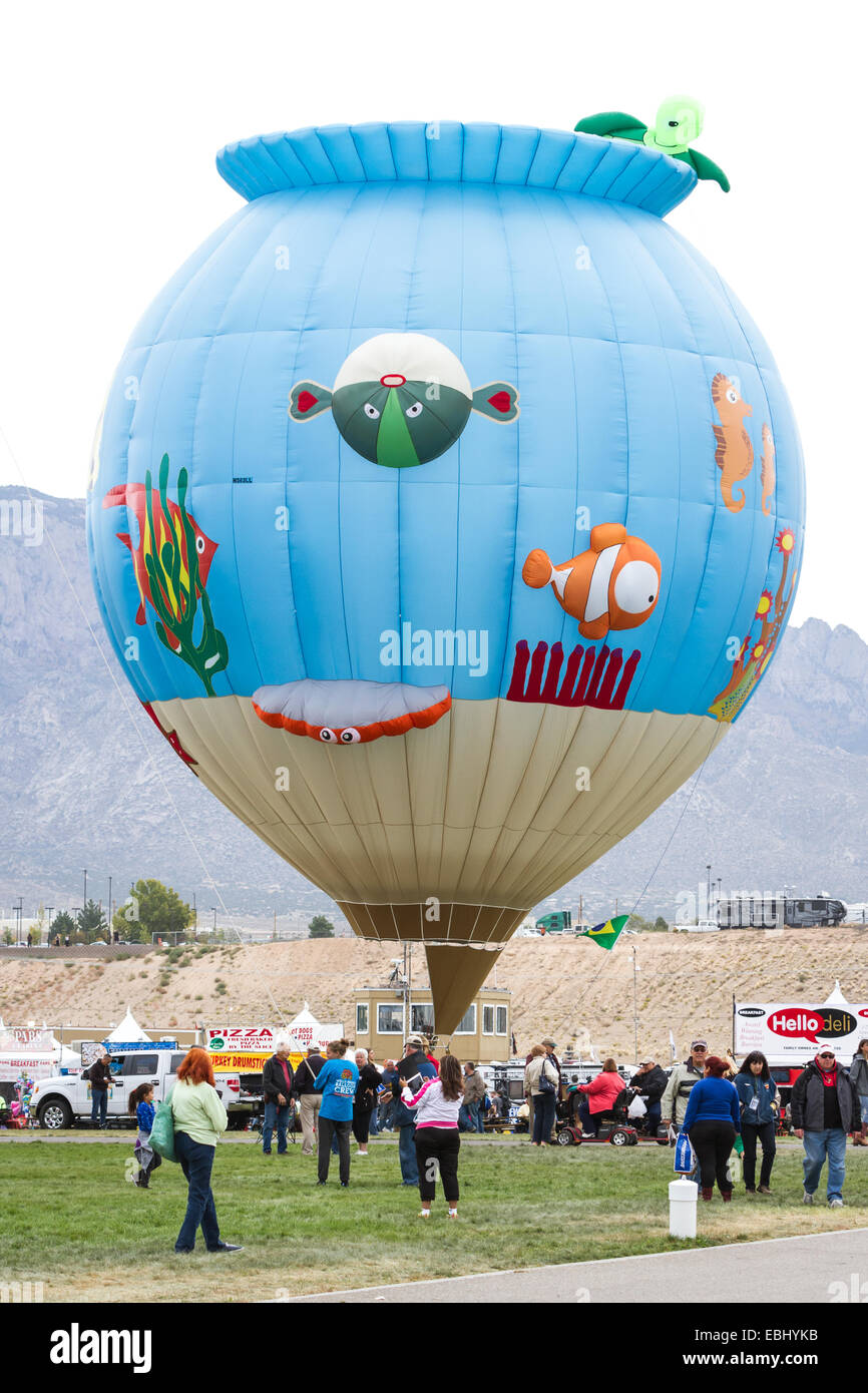 Hot balloons lifting off hi-res stock photography and images - Alamy
