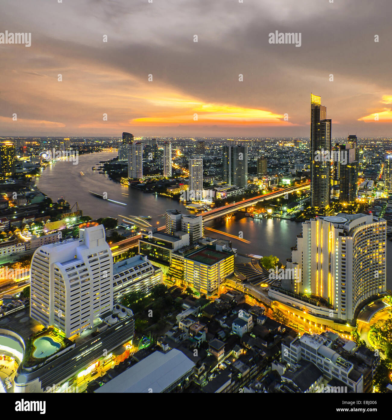 City skyscraper hi-res stock photography and images - Alamy