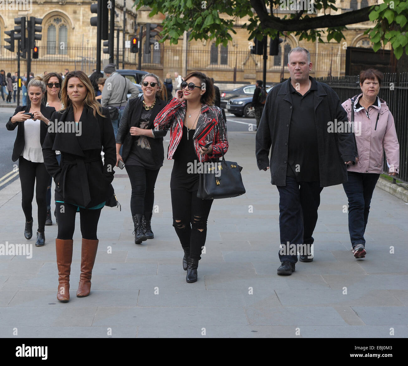 Demi Lovato looks like any other tourist in London, as she and a group ...