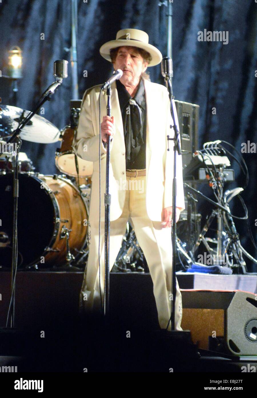 New York, NY, USA. 1st Dec, 2014. Bob Dylan on stage for The Bob Dylan ...