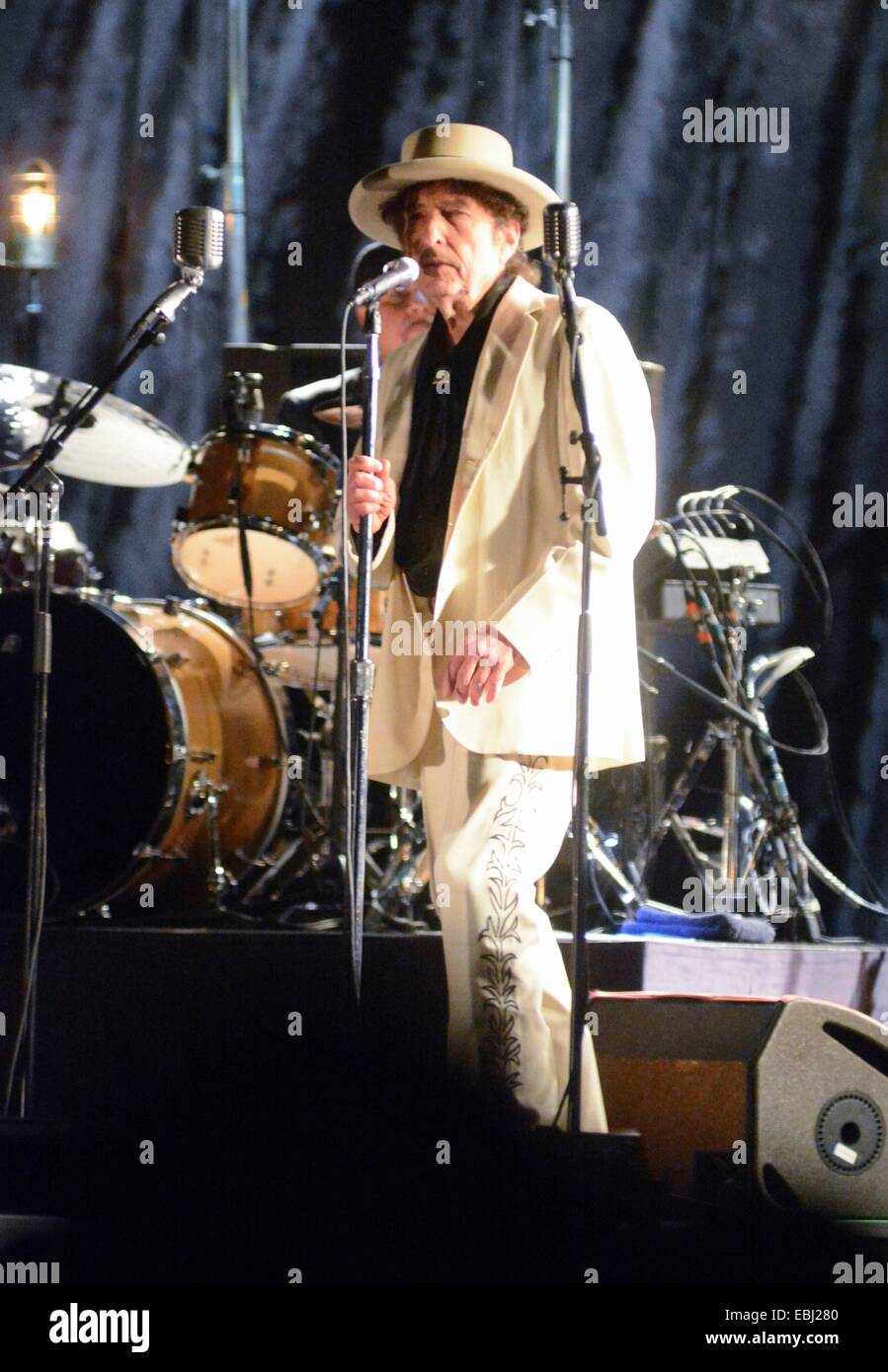 New York, NY, USA. 1st Dec, 2014. Bob Dylan on stage for The Bob Dylan ...