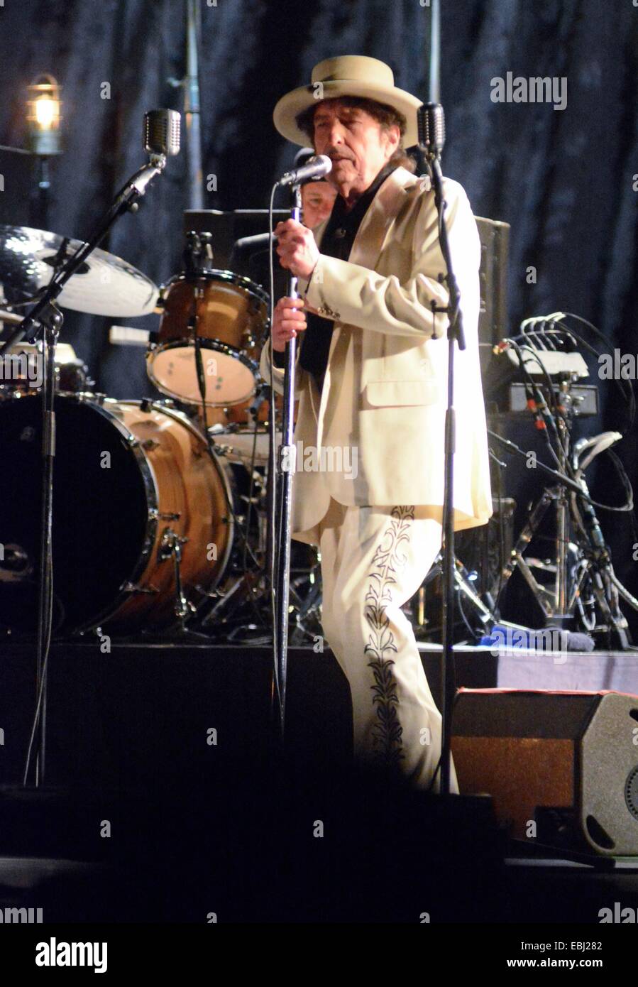 New York, NY, USA. 1st Dec, 2014. Bob Dylan on stage for The Bob Dylan ...