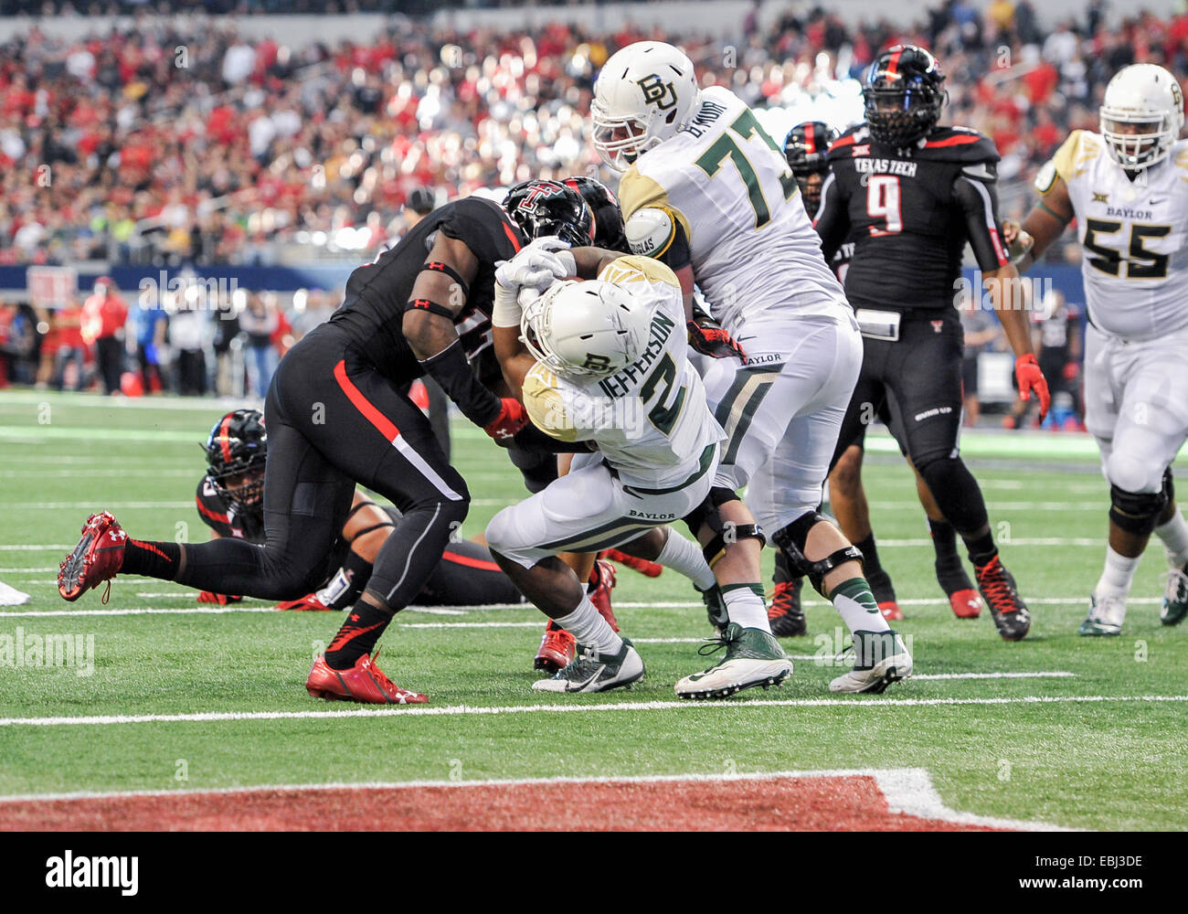 Baylor Bears running back Johnny Jefferson (2) carries the ball as he ...
