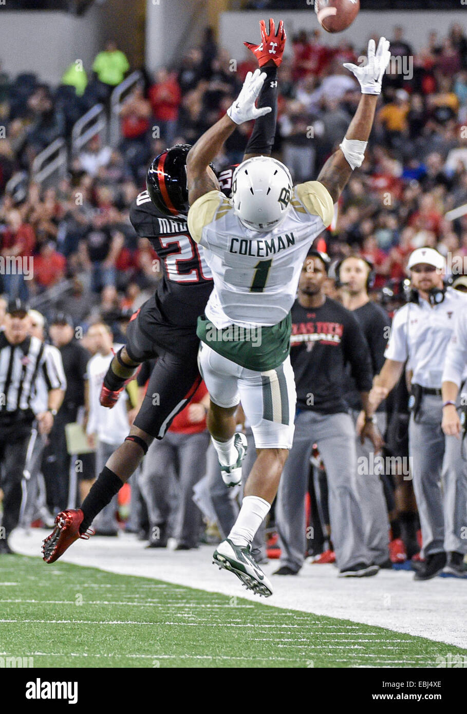Baylor Bears running back Corey Coleman (1) attempts to catch a pass as ...