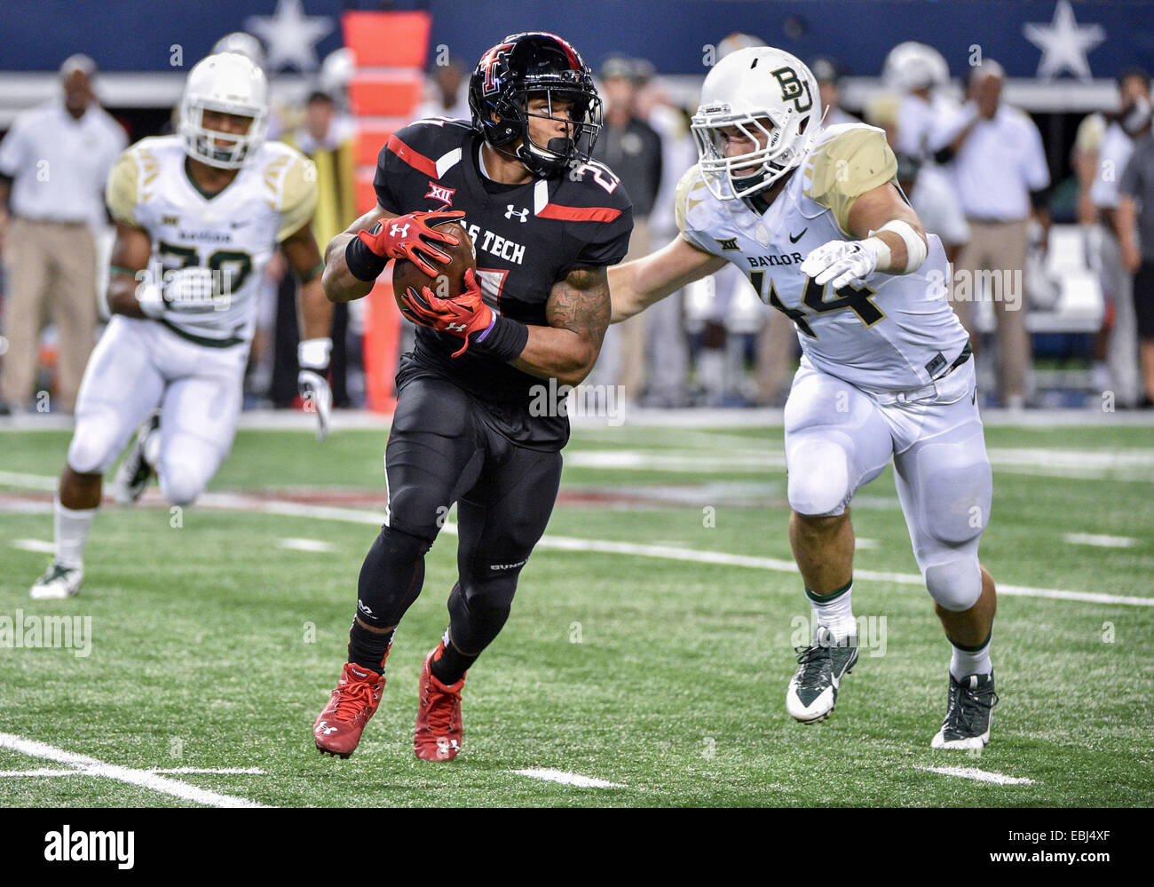 Texas Tech Red Raiders running back DeAndre Washington (21) carries the ...