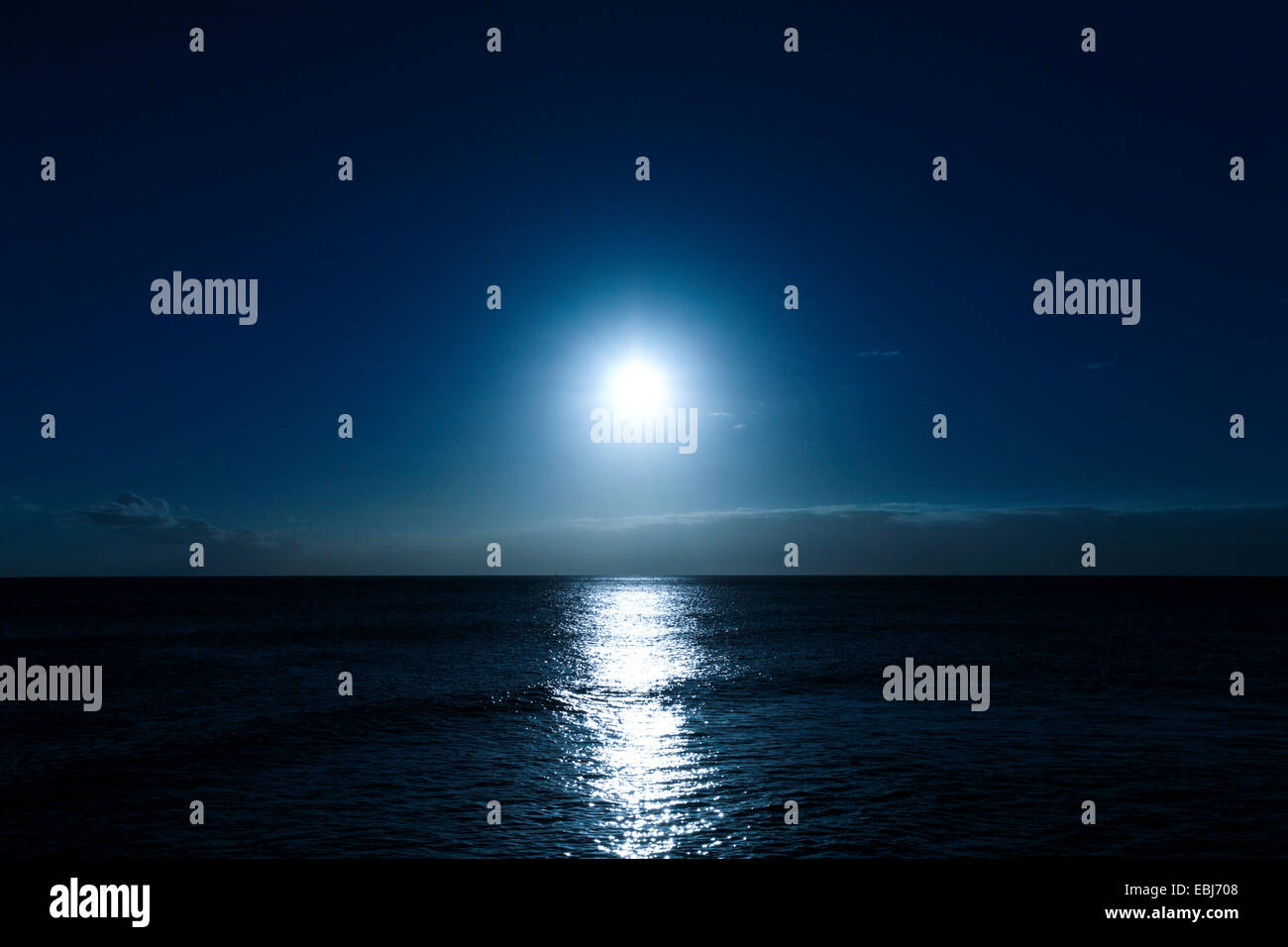 Bright white sun and blue sky Stock Photo - Alamy