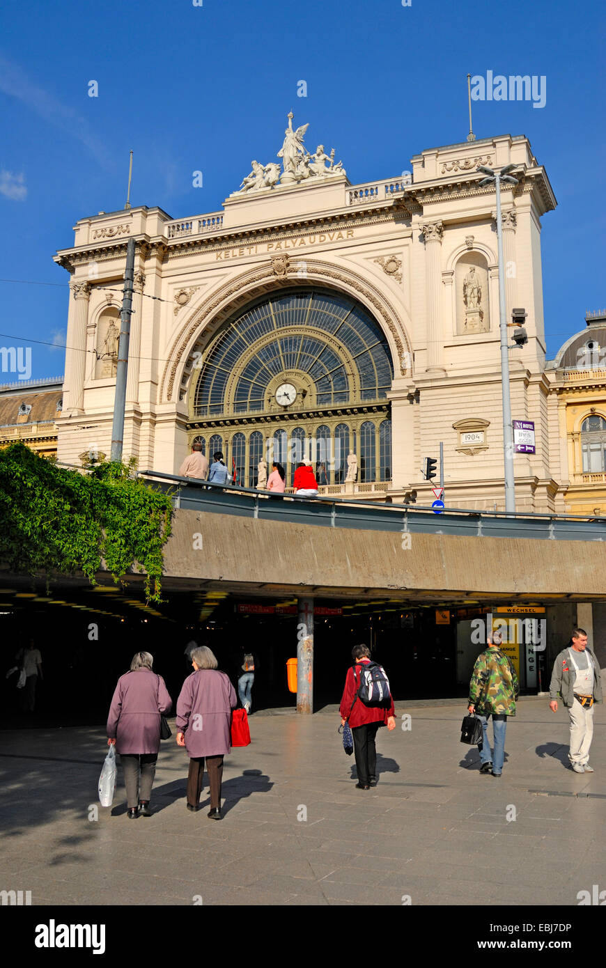 Budapest, Hungary. Keleti palyaudvar (Keleti main railway station Stock ...
