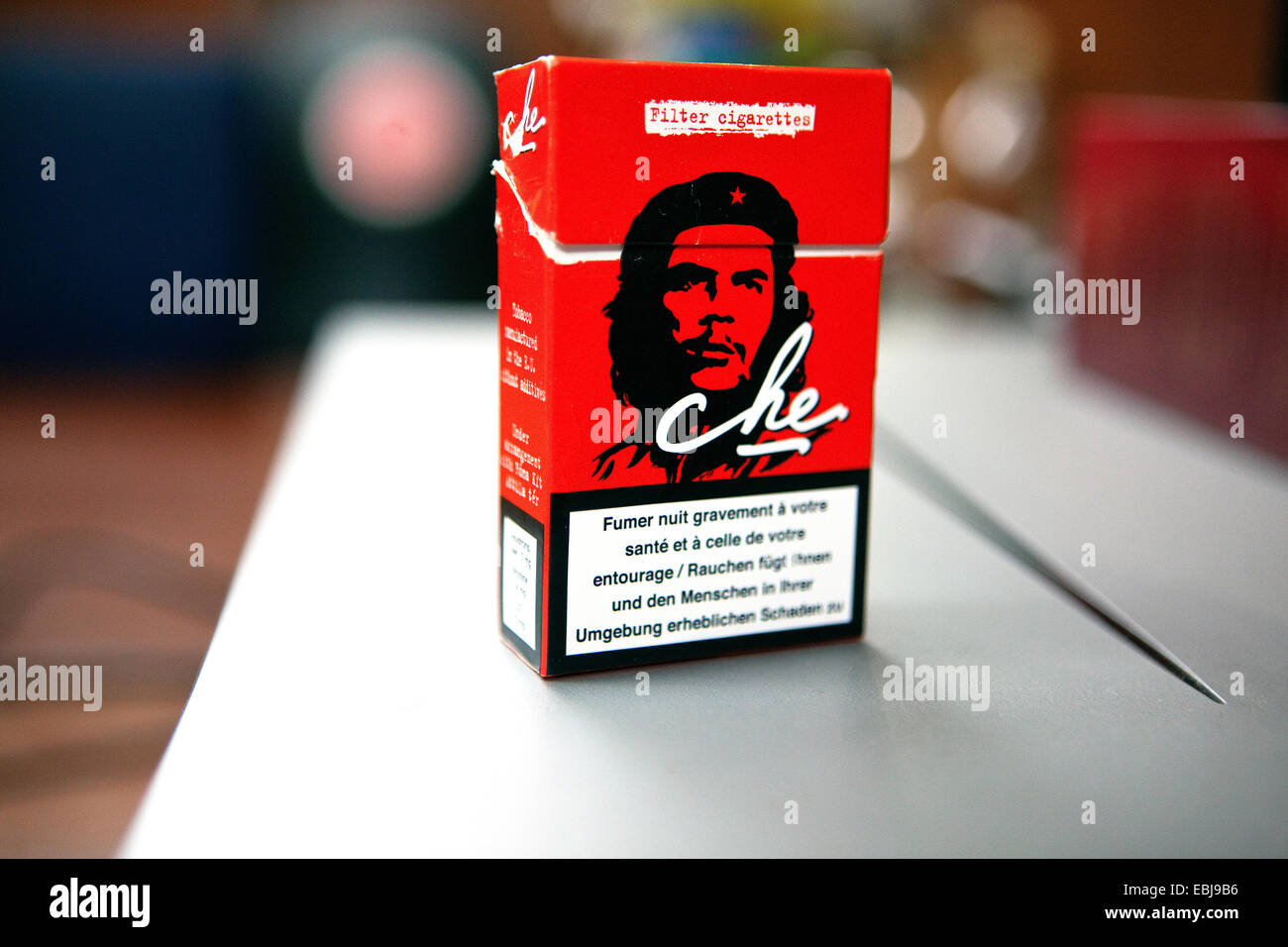 Filter Cigarettes, Che, box, Che Guevarra, red star Stock Photo - Alamy