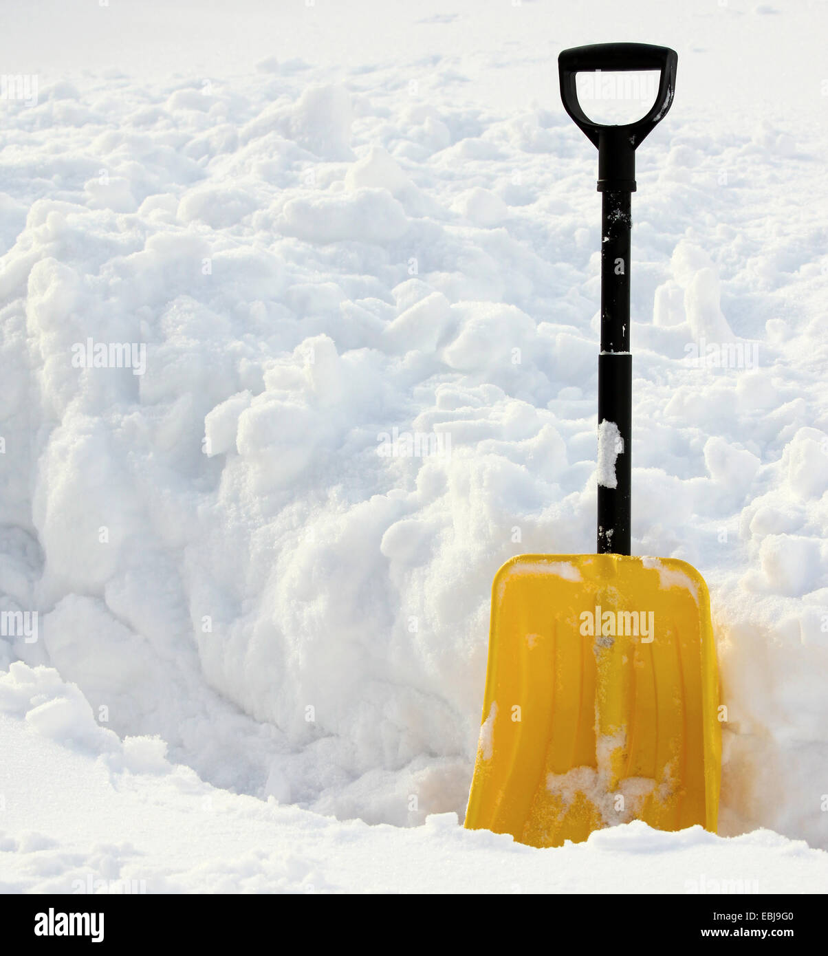 How to shovel snow hi-res stock photography and images - Alamy