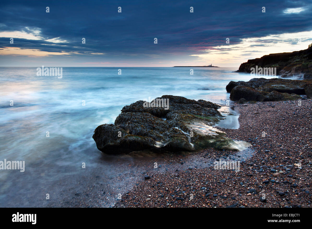 Northumberland beach rocks hi-res stock photography and images - Alamy