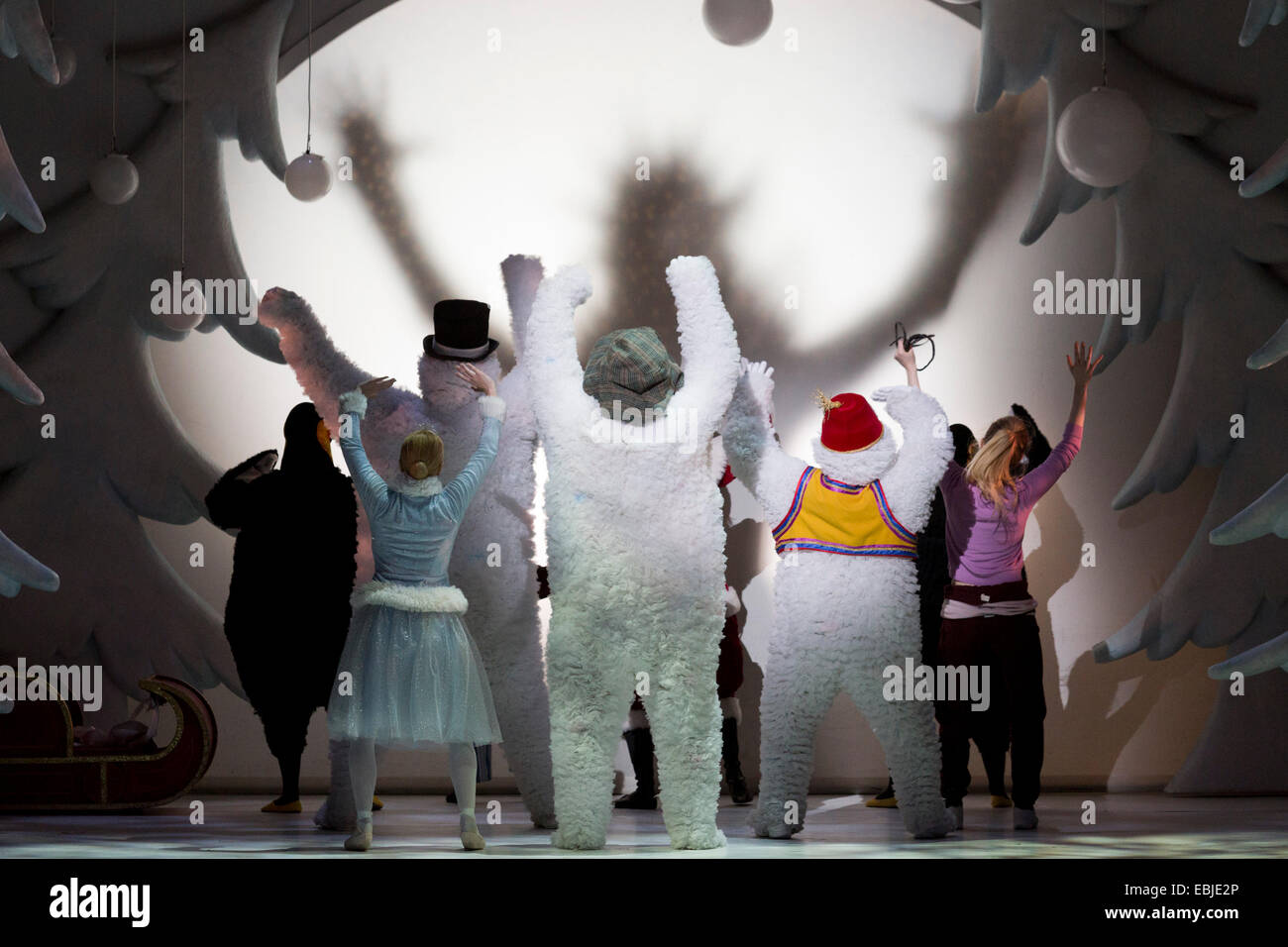Snowman childrens christmas show hi-res stock photography and images ...