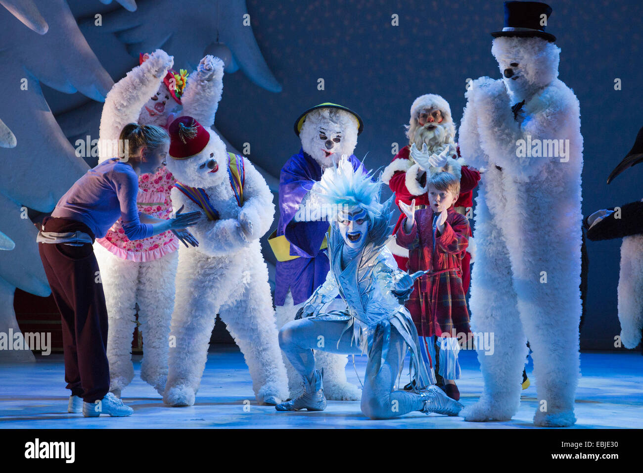 Snowman childrens christmas show hi-res stock photography and images ...