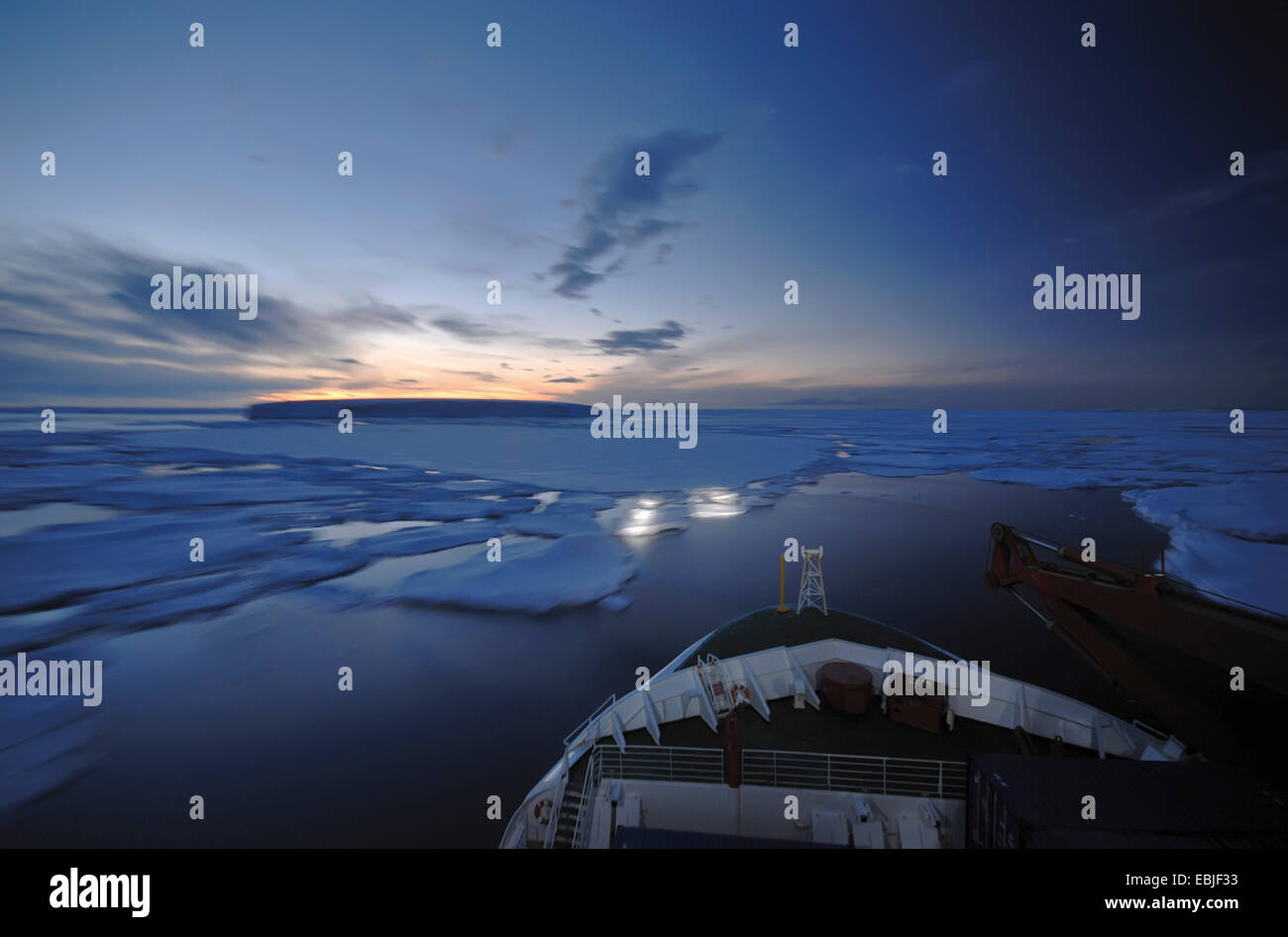 Ship breaking hi-res stock photography and images - Alamy