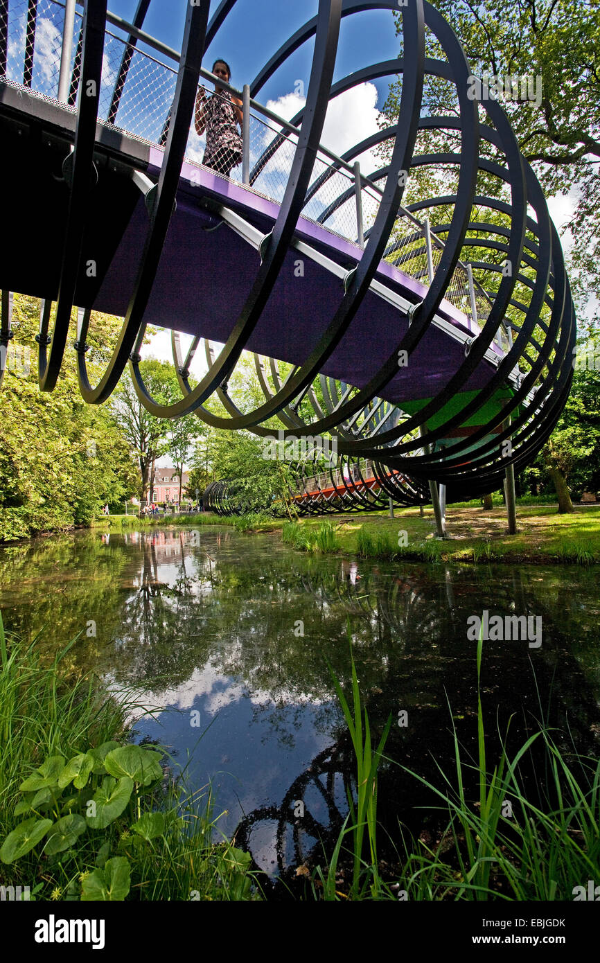 Slinky slinky springs to fame bridge hi-res stock photography and ...