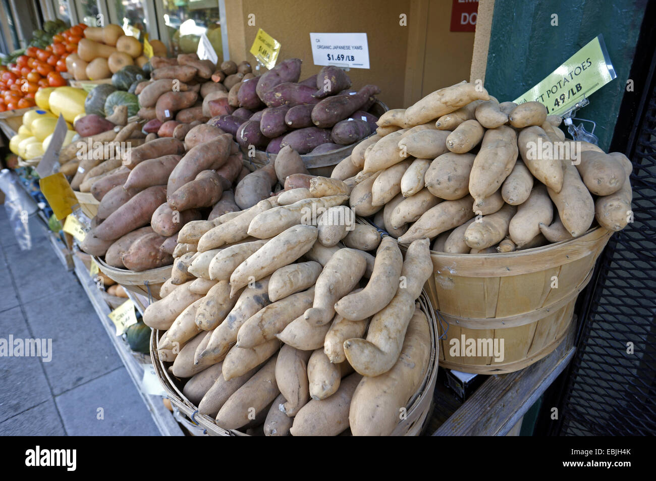 sales booth with different sorts of potatoes, USA, California Stock ...