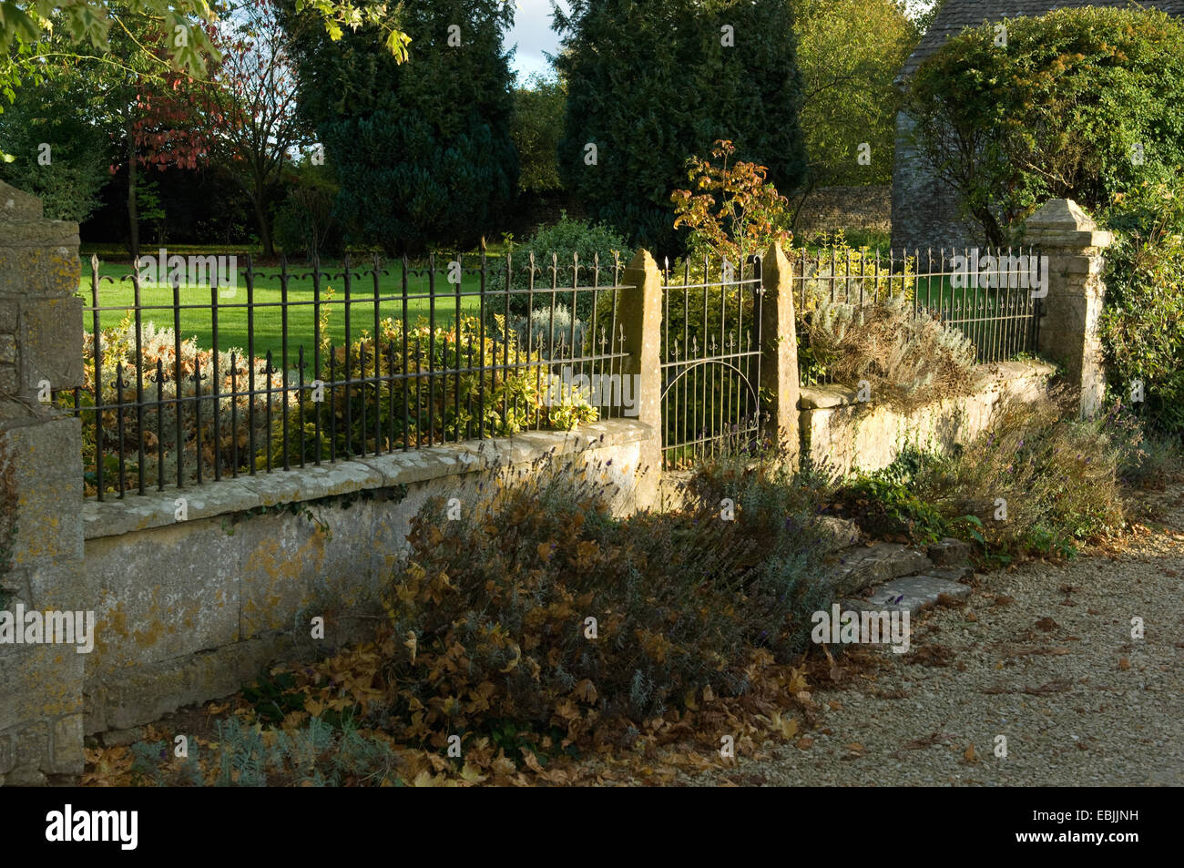 House front traditional sun hi-res stock photography and images - Alamy