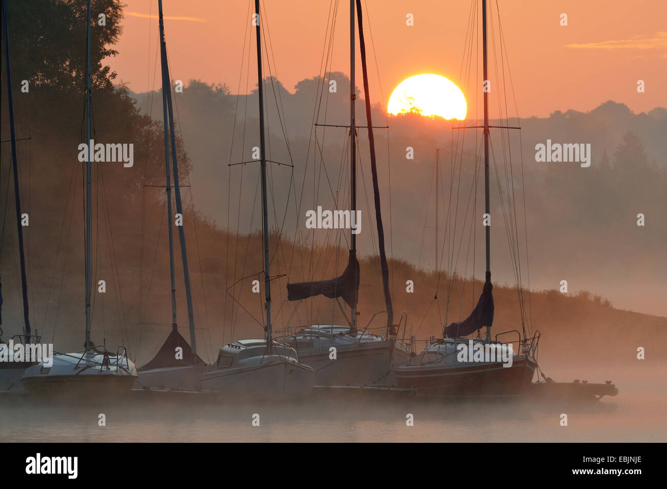 Sailing ship mist hi-res stock photography and images - Alamy