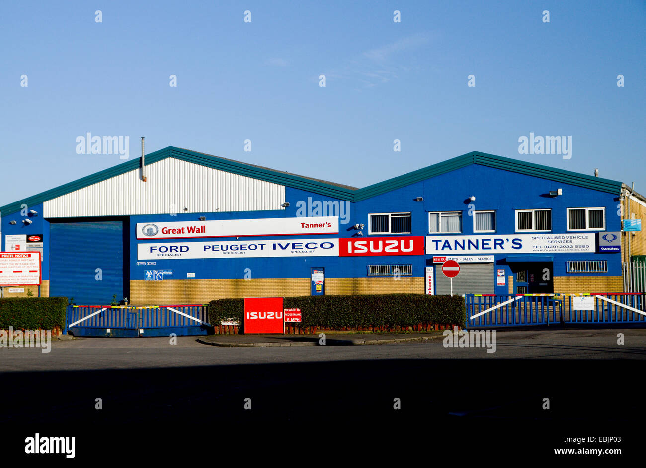 Servicing of vehicles hi-res stock photography and images - Alamy