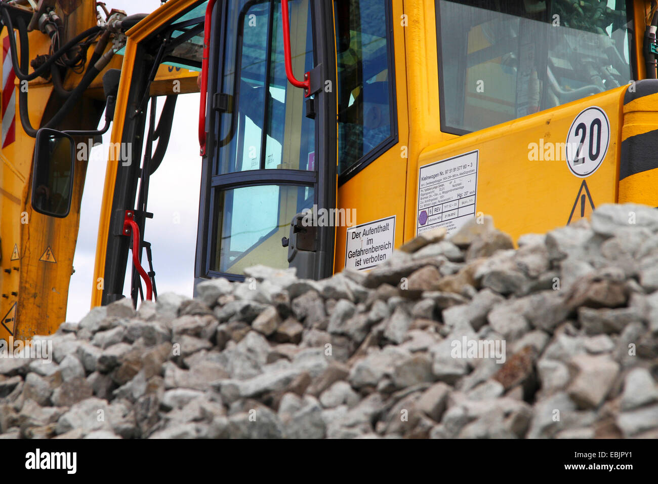 shovel excavator with gravel, Germany, Nordrhein Westfalen Stock Photo ...