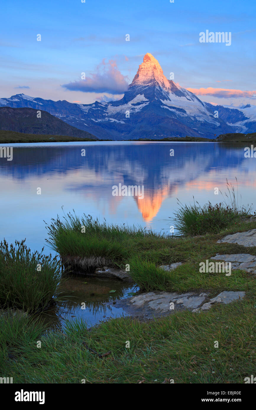Matterhorn mountain reflection lake stellisee sunrise hi-res stock ...