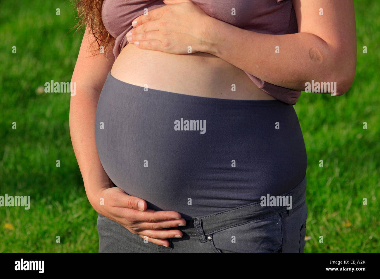 Baby bump horizontal hi-res stock photography and images - Alamy