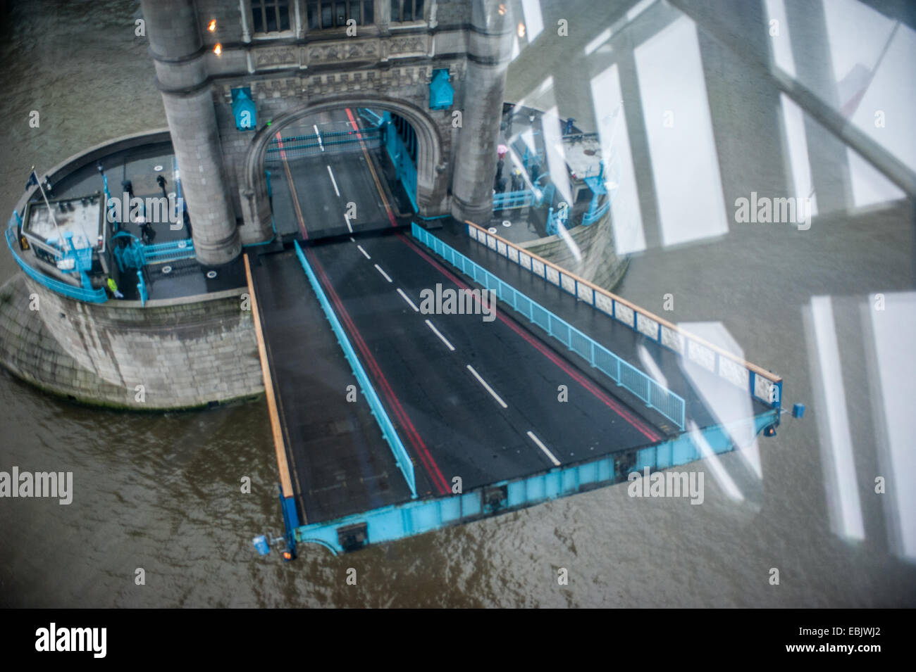 Pedestrian walkways tower bridge High Resolution Stock Photography and ...