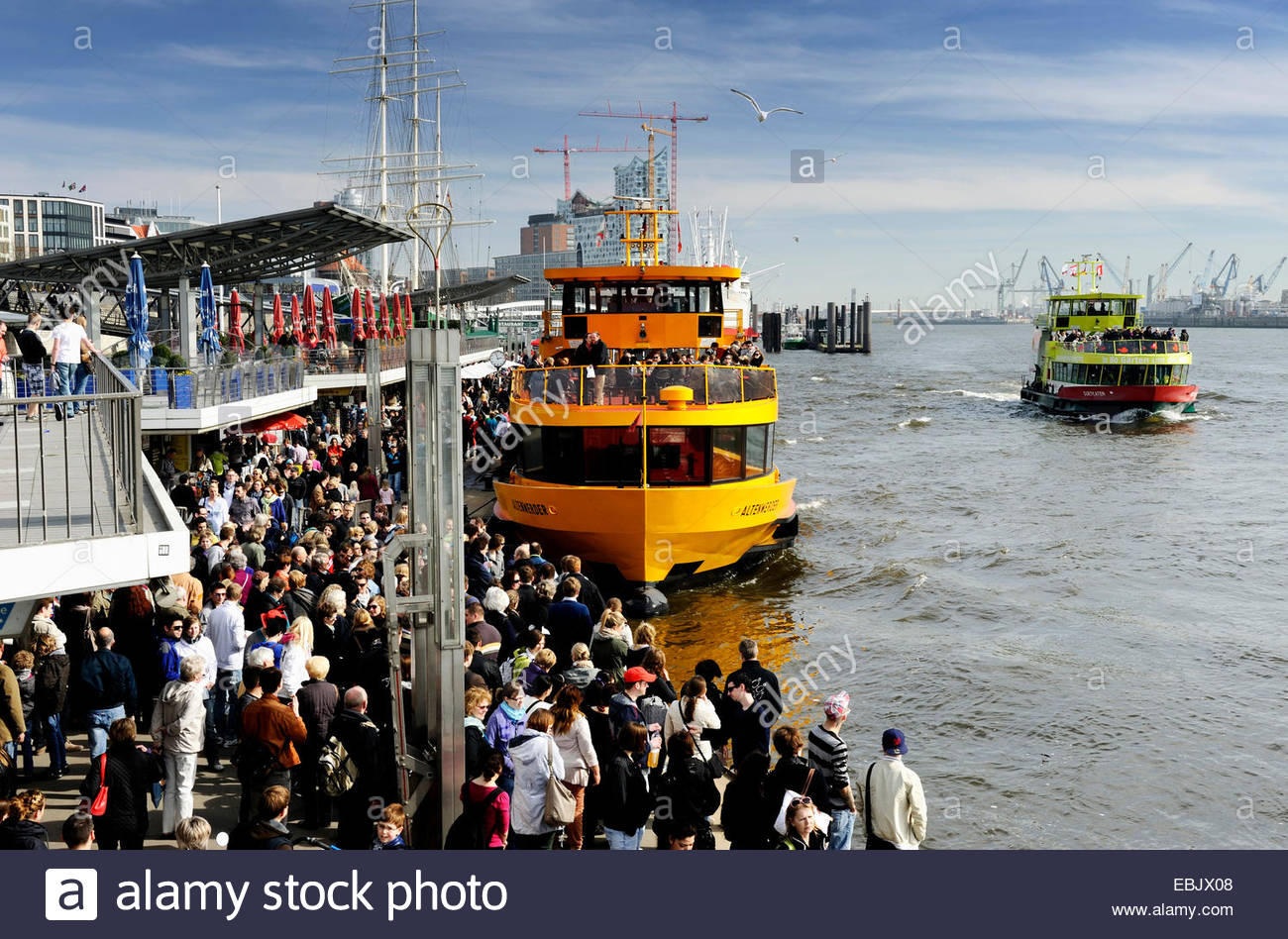 Overcrowded Stock Photos & Overcrowded Stock Images - Alamy