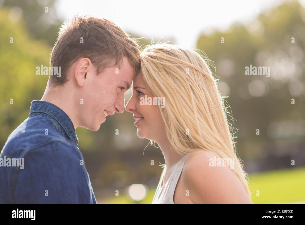 Couple facing each other hi-res stock photography and images - Alamy