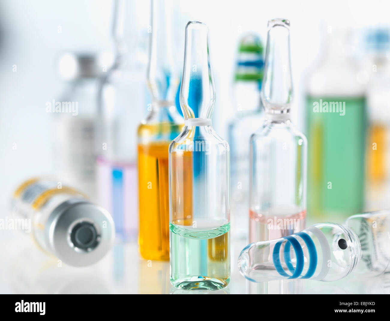 Ampules hi-res stock photography and images - Alamy