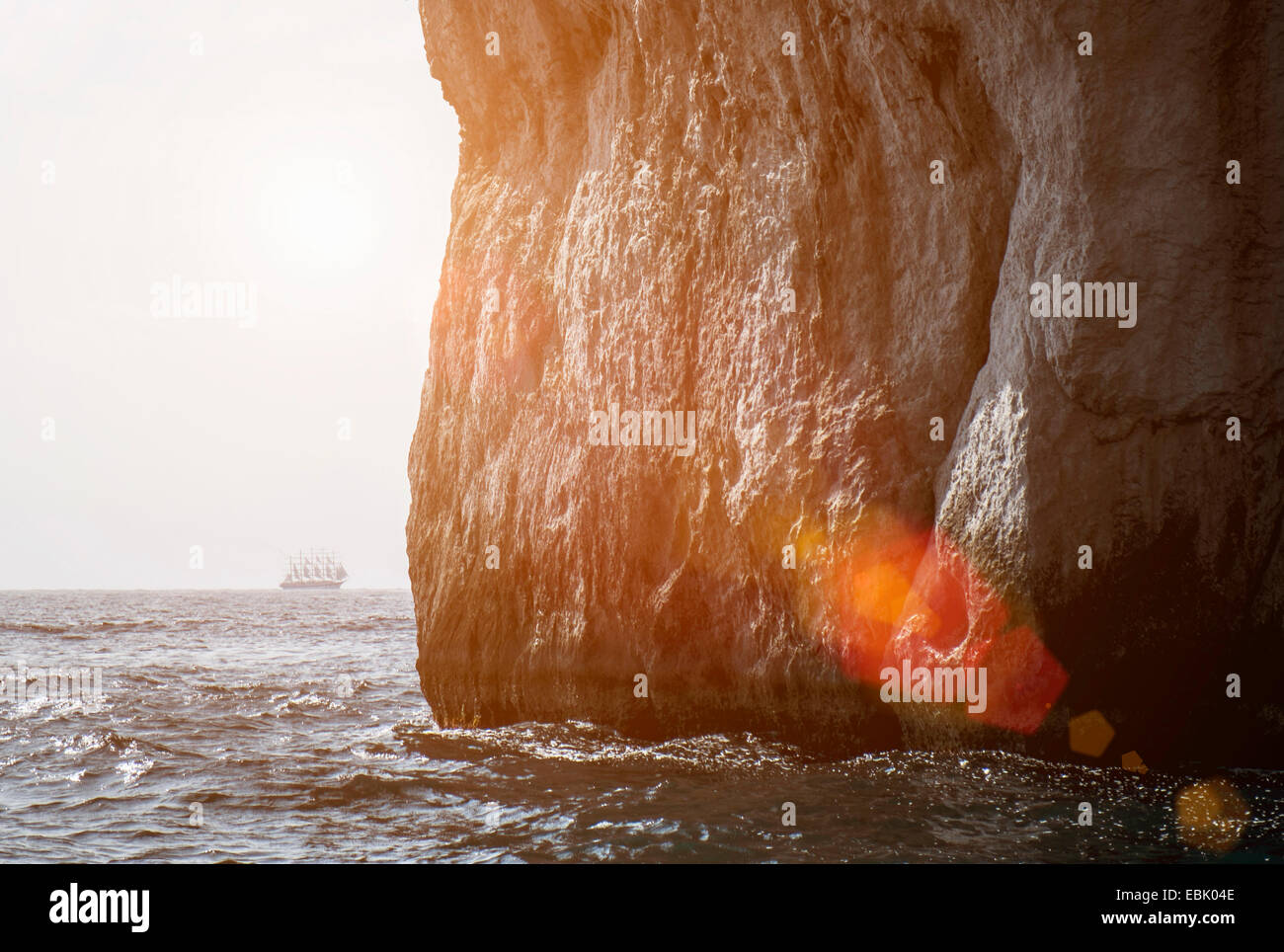 Cliff bottom hi-res stock photography and images - Alamy