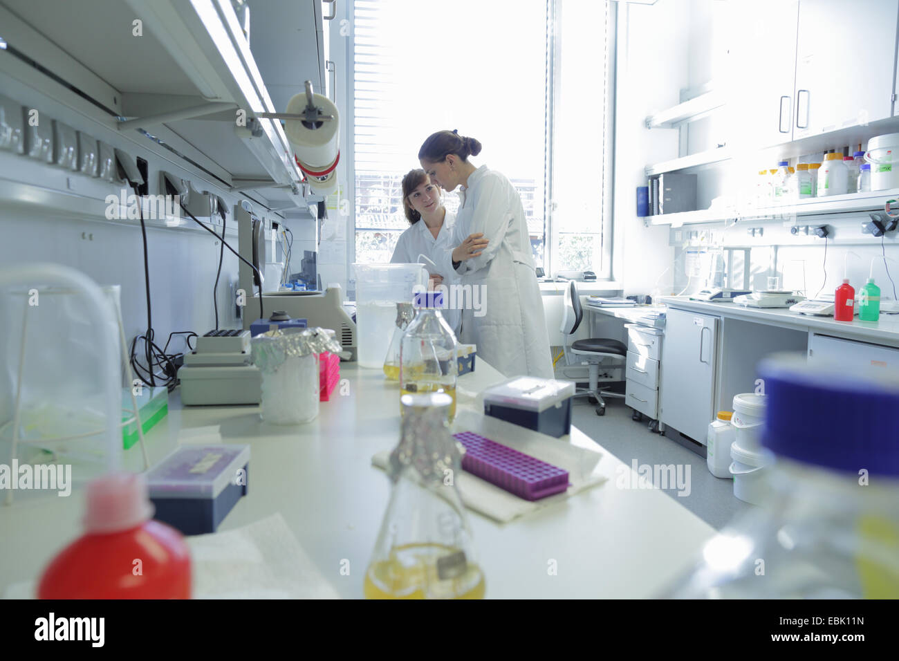 Technicians talking hi-res stock photography and images - Alamy