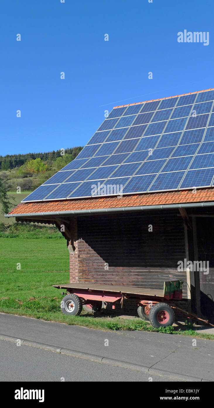 Solar panels building hi-res stock photography and images - Alamy