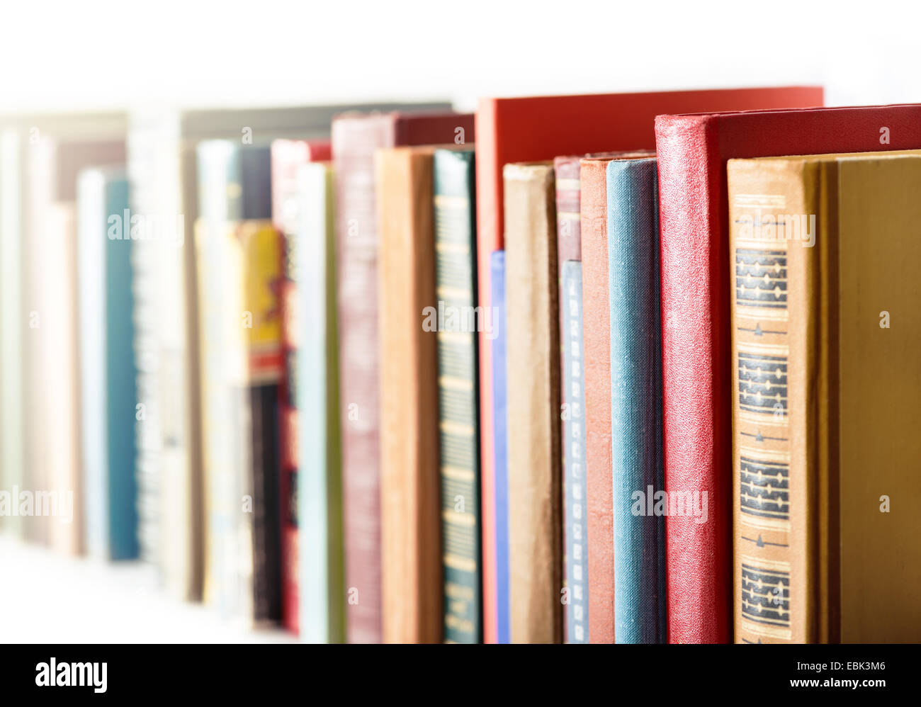 Books in a row hi-res stock photography and images - Alamy