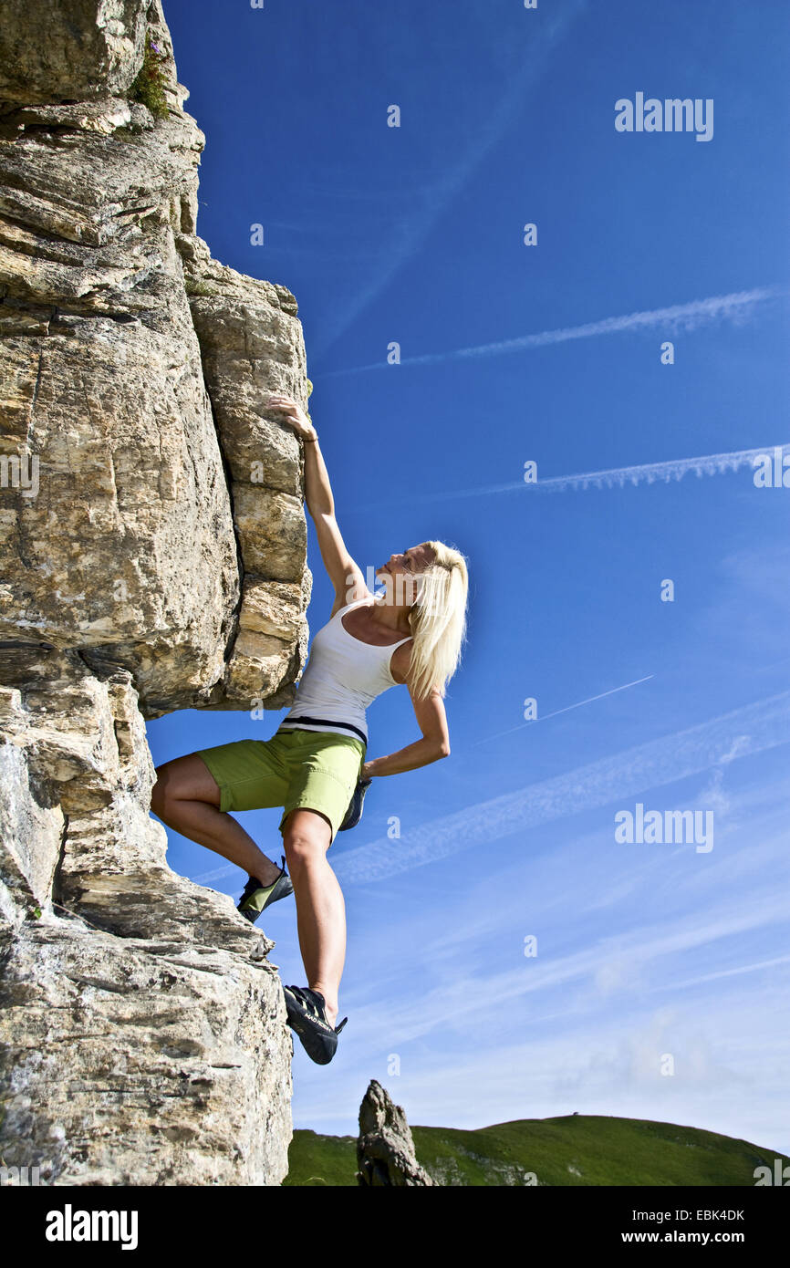 Cliff edge climber hi-res stock photography and images - Alamy