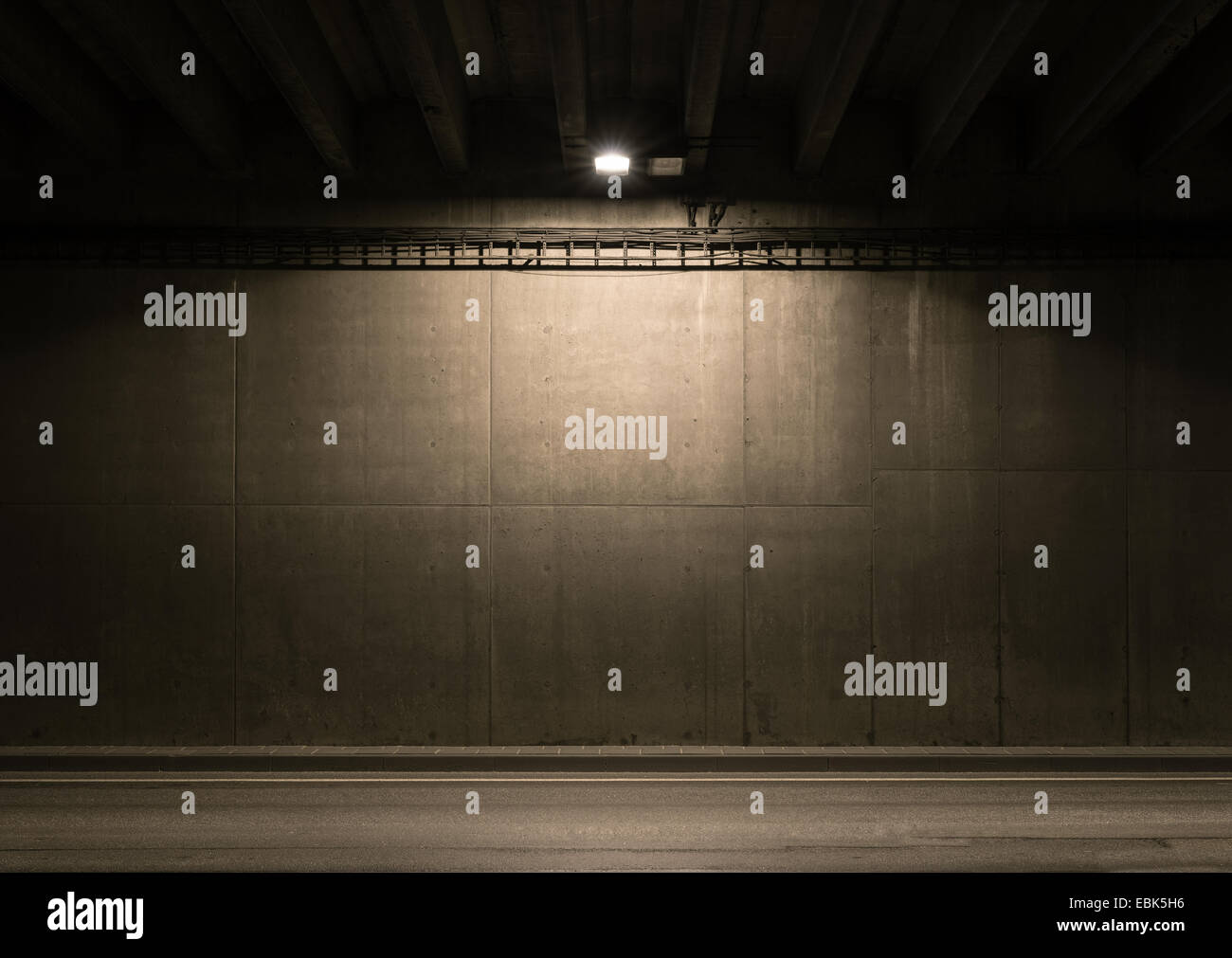 Concrete room spotlight hi-res stock photography and images - Alamy