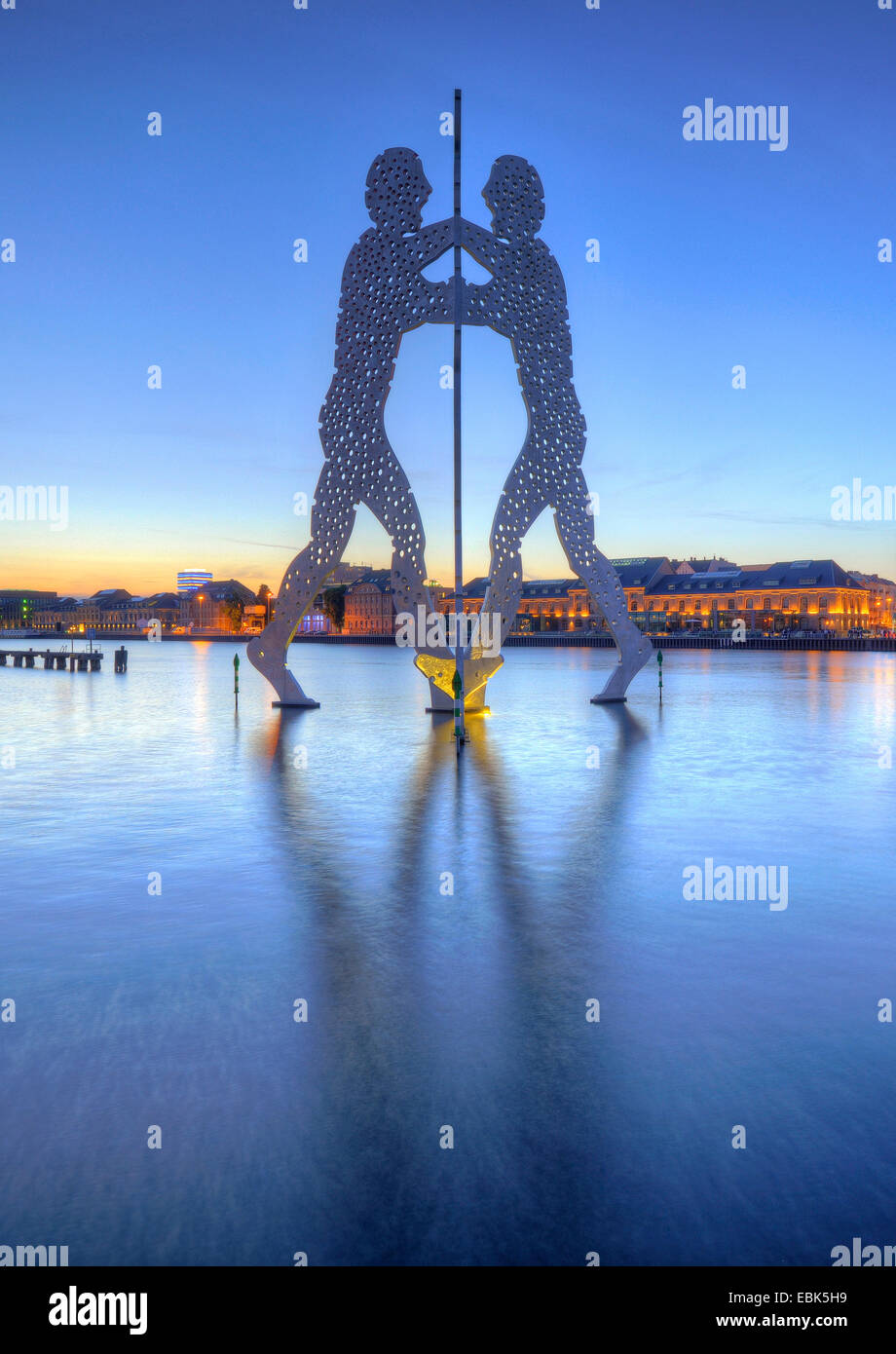 Statue molecule man berlin hi-res stock photography and images - Alamy