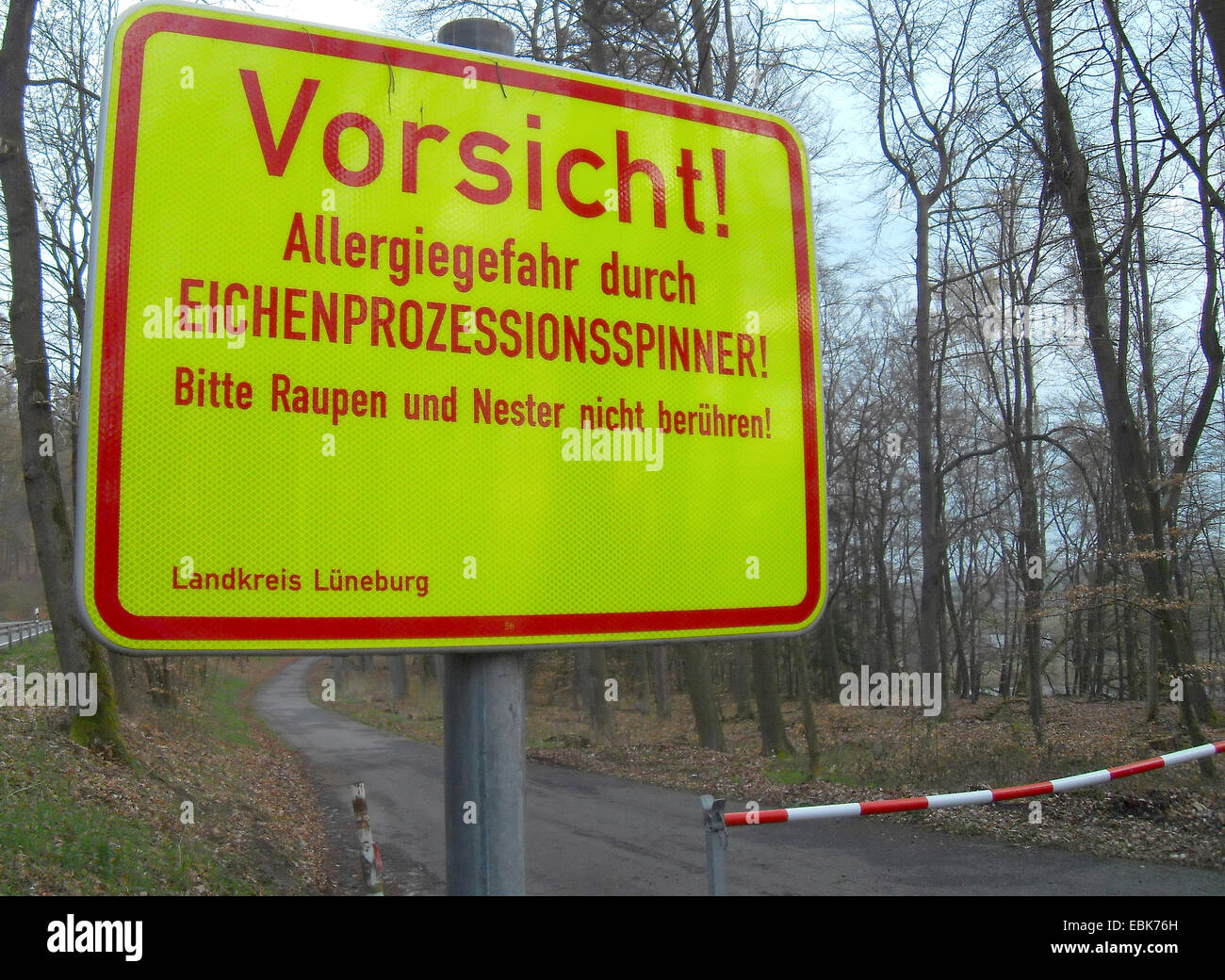 Oak processionary moth warning sign hi-res stock photography and images ...