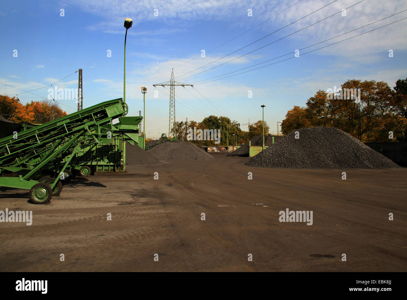 Coal merchants hi-res stock photography and images - Alamy