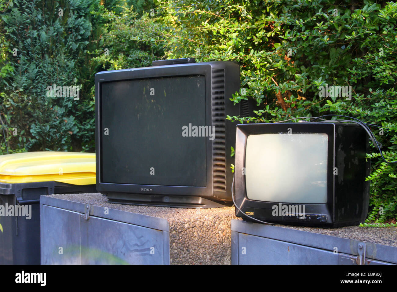 Old television sets hi-res stock photography and images - Alamy