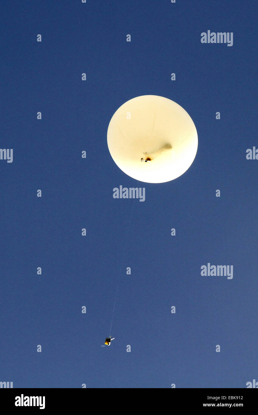 Weather balloon hi-res stock photography and images - Alamy