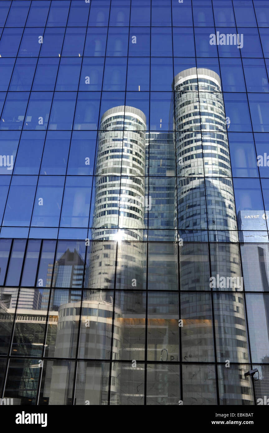 Glass Cladding Of High Rise Building Stock Photos & Glass Cladding Of ...