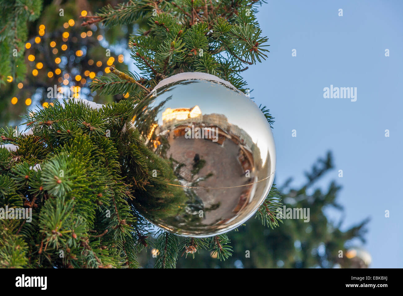 Christmas ball ornament hi-res stock photography and images - Alamy