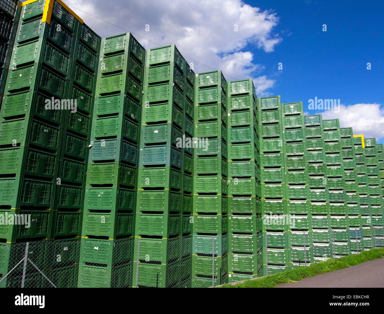 Stacked fruit boxes hi-res stock photography and images - Alamy